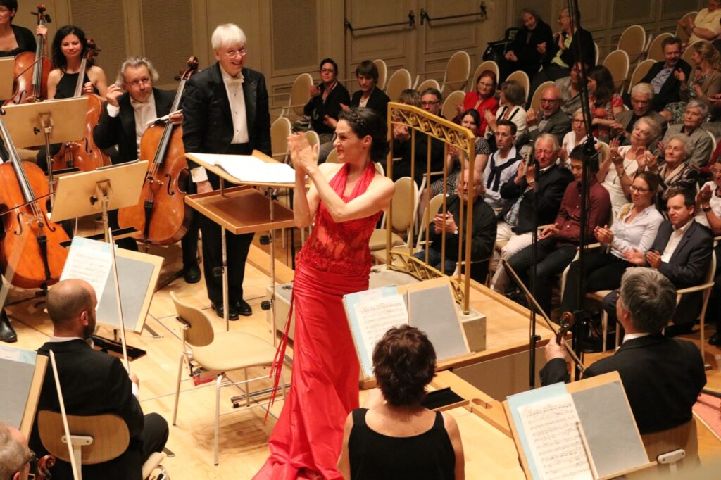 2016 Mai, Symphoniekonzert, Mario Venzago: Dirigent, Rachel Harnisch ...
